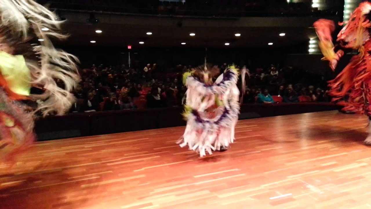 Comanche Museum (fancy dancers getting down) - YouTube