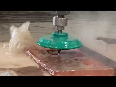 3 Axis HEAD waterjet is cutting 20 mm copper plate