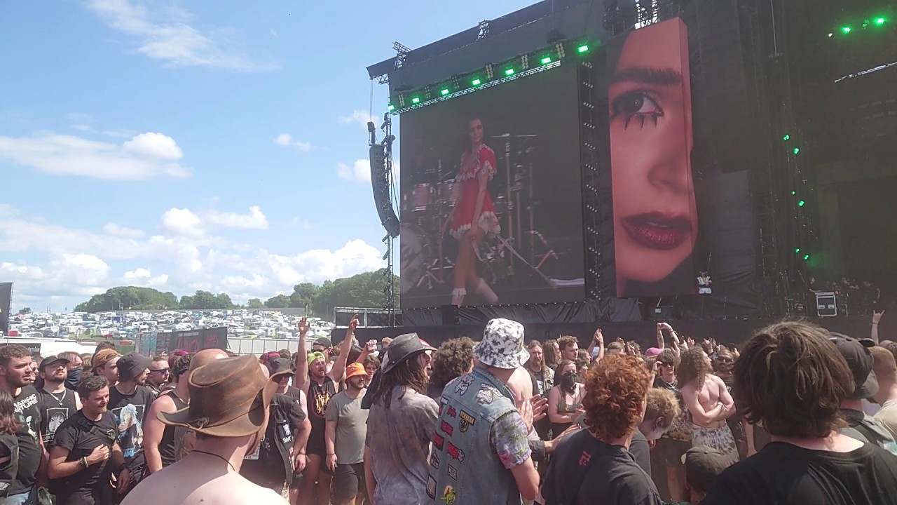 Poppy - New Way Out LIVE at Download Festival 2025 [Moshvid] - YouTube