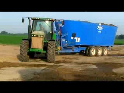 Farm Demo: The Largest Patz Feed Mixer 1400-1580 Cu/Ft Vertical TMR ...