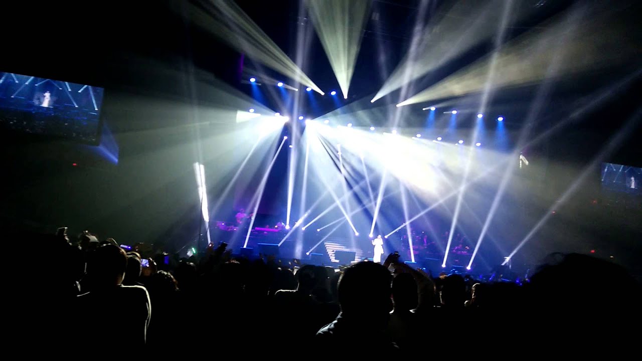 那英 Toronto concert: 征服2 + penlights! - YouTube