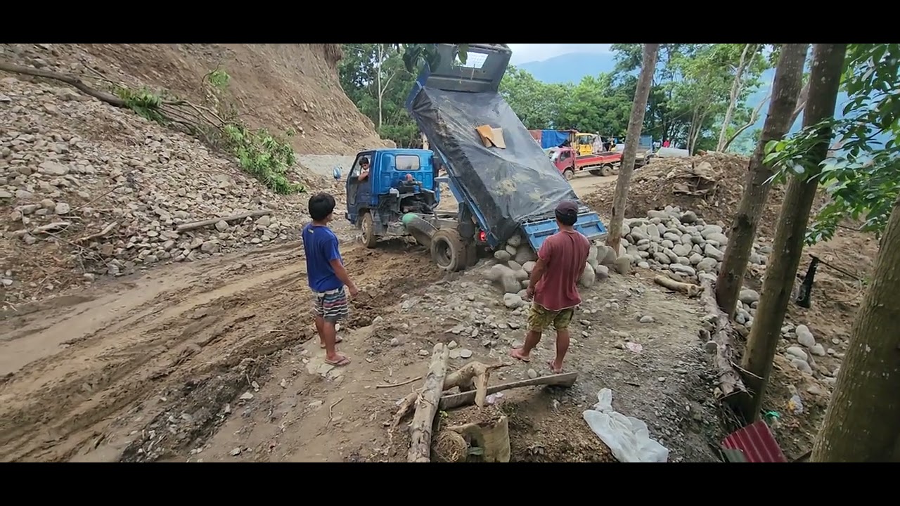 Kargado ng Bato - YouTube