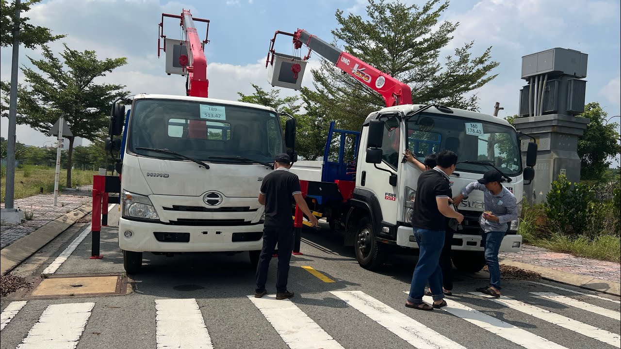 Xe cẩu tự hành - Hino XZU730 & ISUZU FRR650 cẩu Unic 375, rổ nâng - YouTube