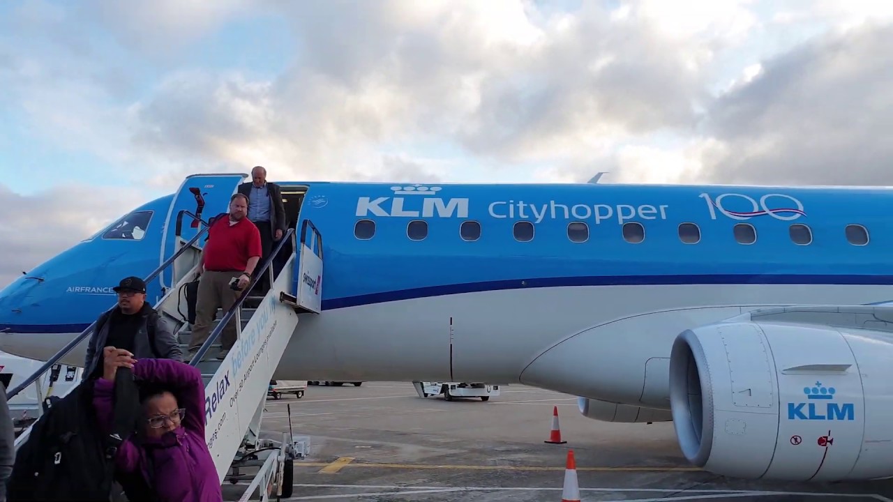 KLM Cityhopper Embraer 175 / Business Class / Amsterdam - Cardiff - YouTube