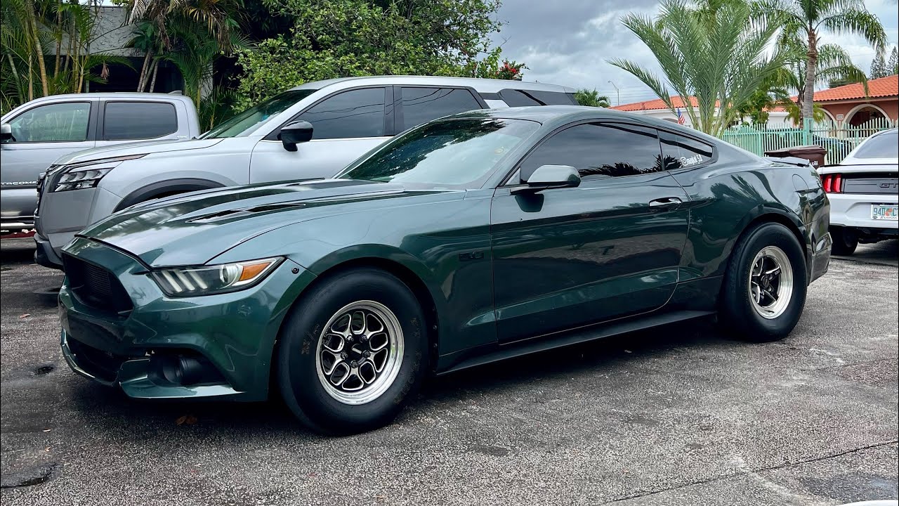 Chevrolet Camaro ss vs Ford Mustang gt - YouTube