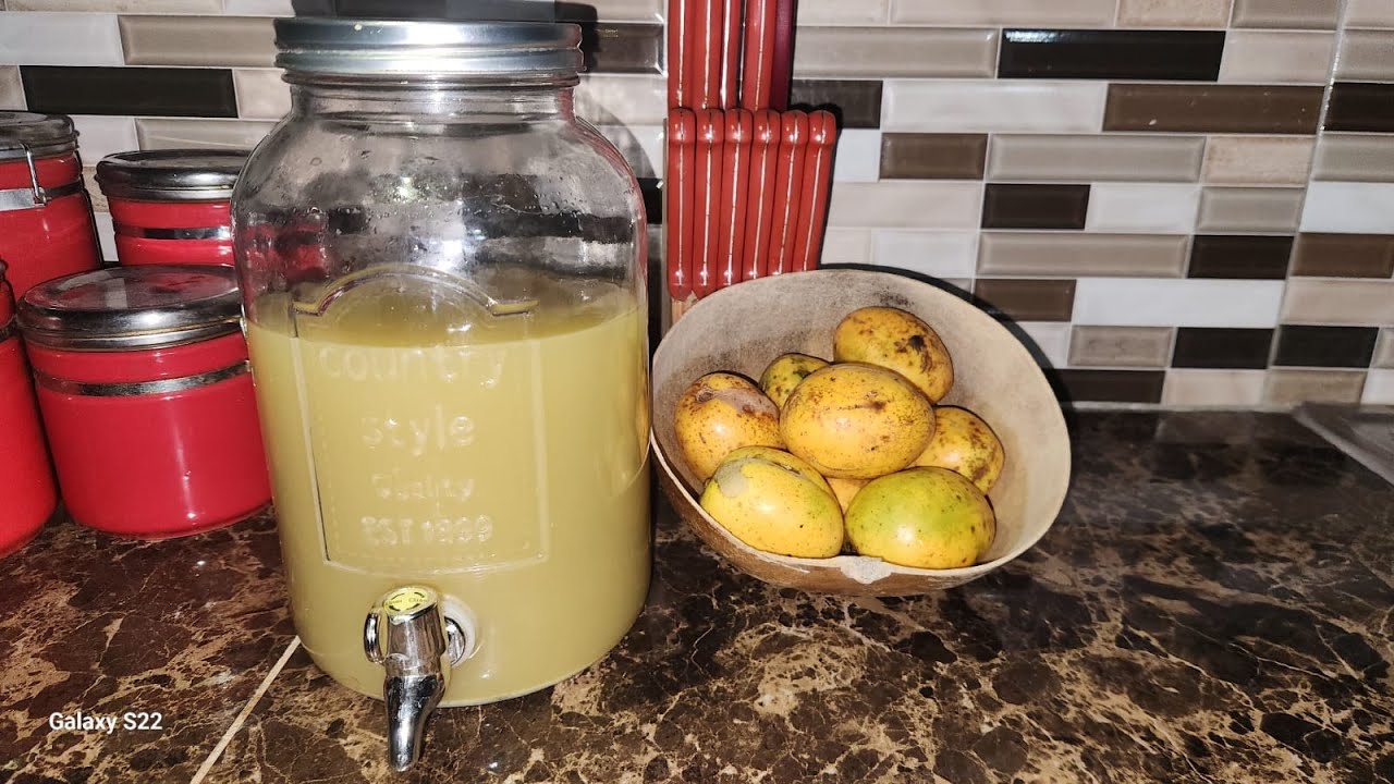 HOW TO MAKE HEALTHY REFRESHING GOLDEN APPLE JUICE - YouTube