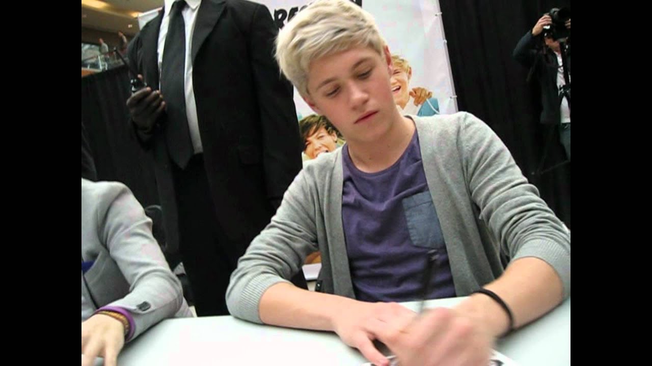 One Direction: Crazy Fans - YouTube