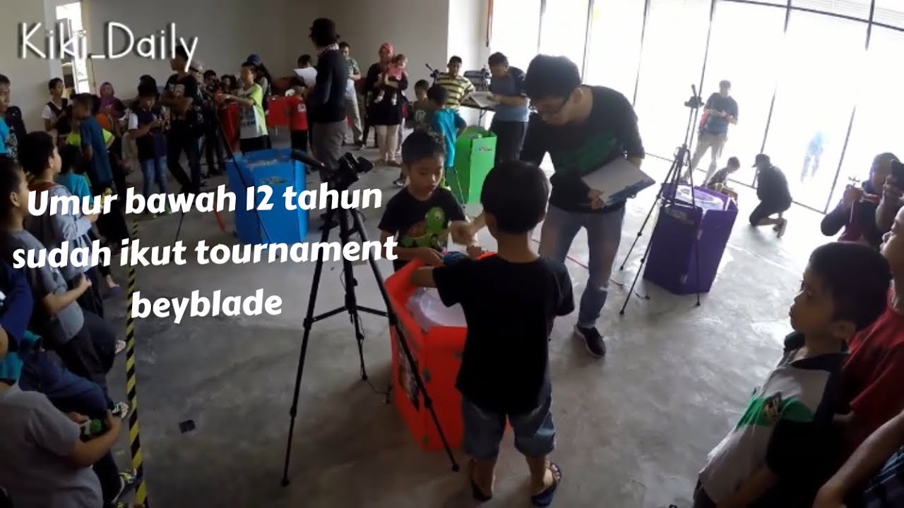BeyBlade Tournament 2019 Summer Mall - YouTube