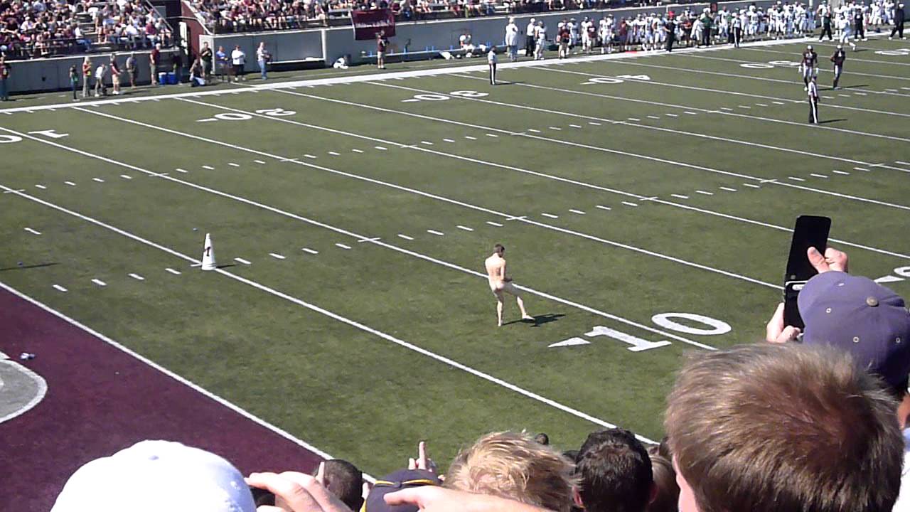 UM Streaker - YouTube