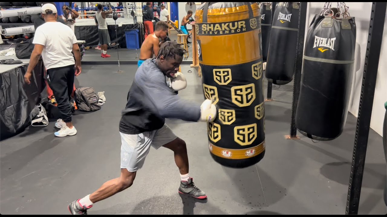 RICHARDSON HITCHINS SHOOTING EXPLOSIVE PUNCHES ON THE HEAVY BAG IN CAMP ...