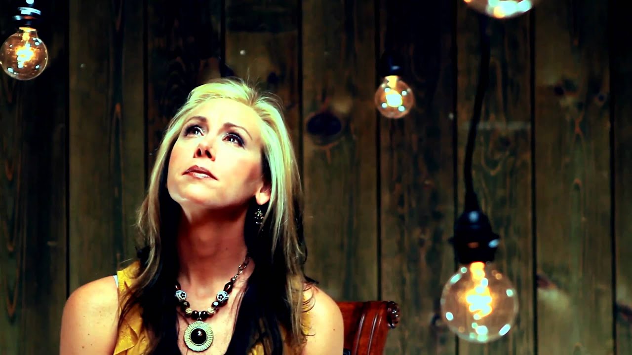 Gwen Smith Music Video "Uncluttered" - YouTube