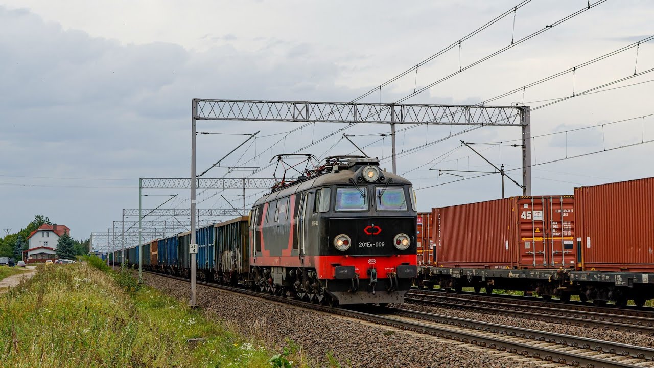 201Eo-009 z węglarkami i ET22-1112 z kontenerami w Różyny - YouTube
