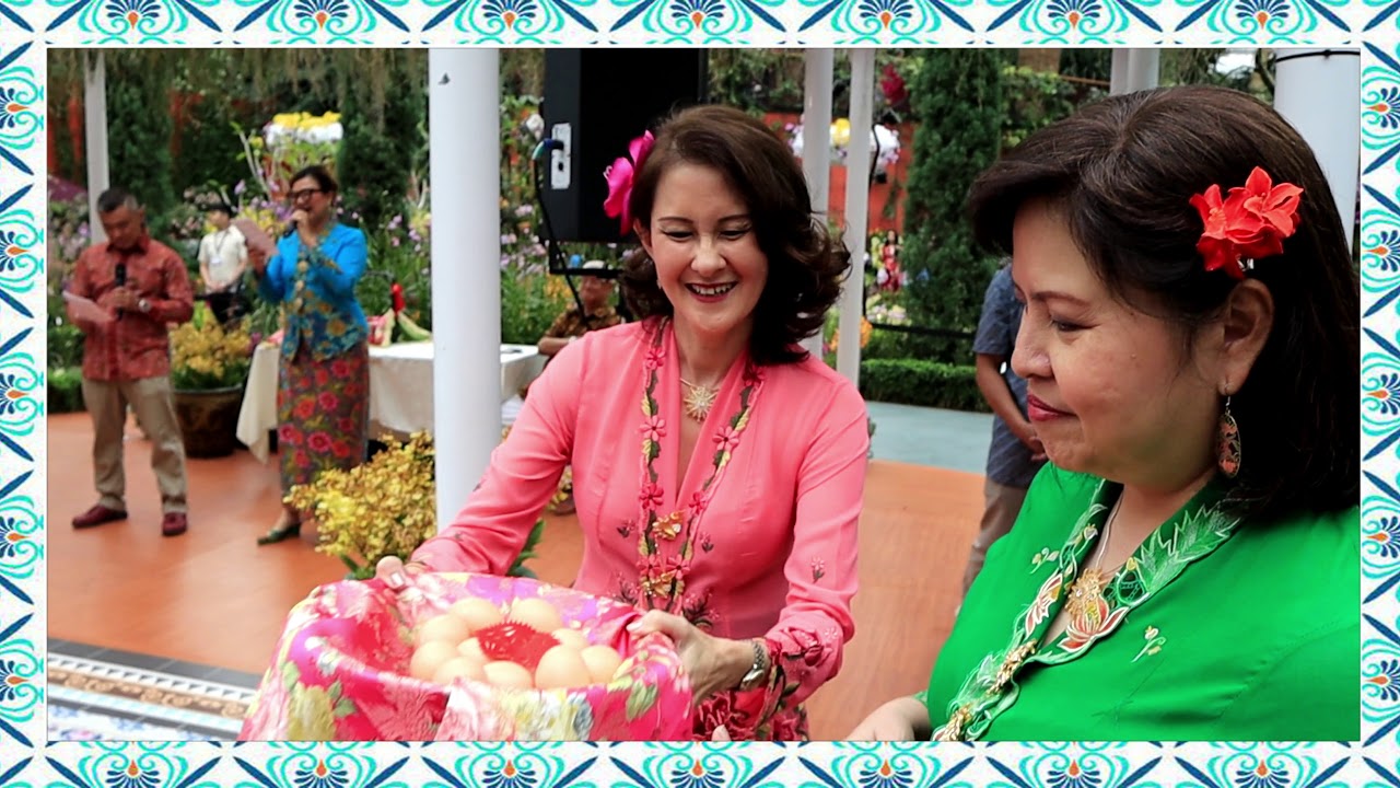 PERANAKAN BIRTHDAY GIFT PRESENTATION - YouTube