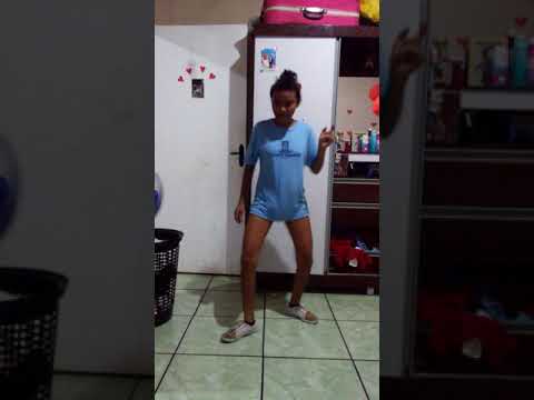 Menina dançando em da like👍
