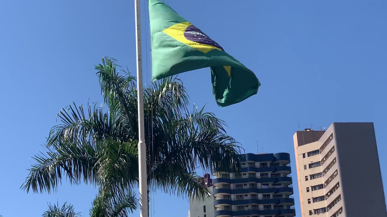 Bandeira do Brasil tremulando Arel londrina Brazilian flag - YouTube