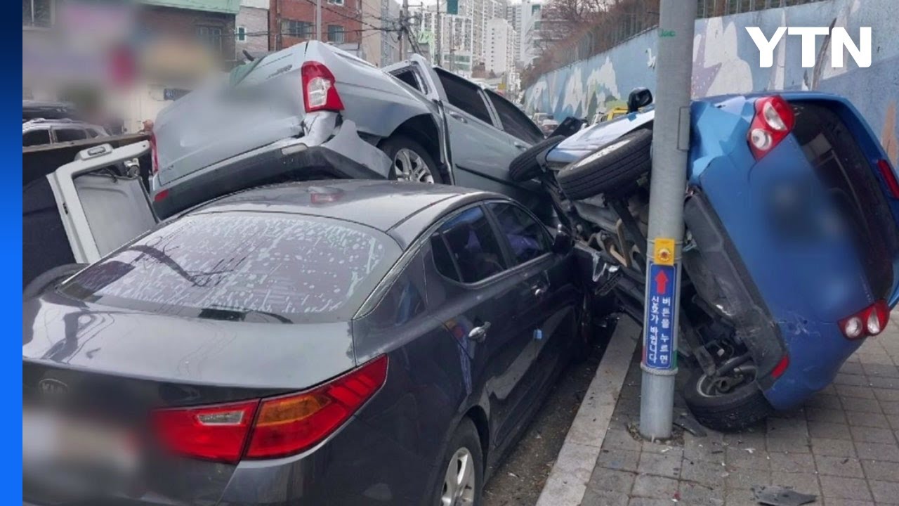 부산에서 통근버스가 마주 오던 SUV와 충돌...2명 부상 / YTN - YouTube