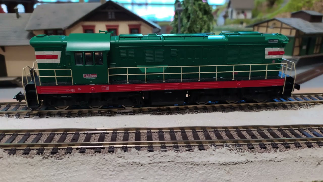 Dieselová lokomotiva T669 0540 ČSD model HO Piko 59789 - YouTube
