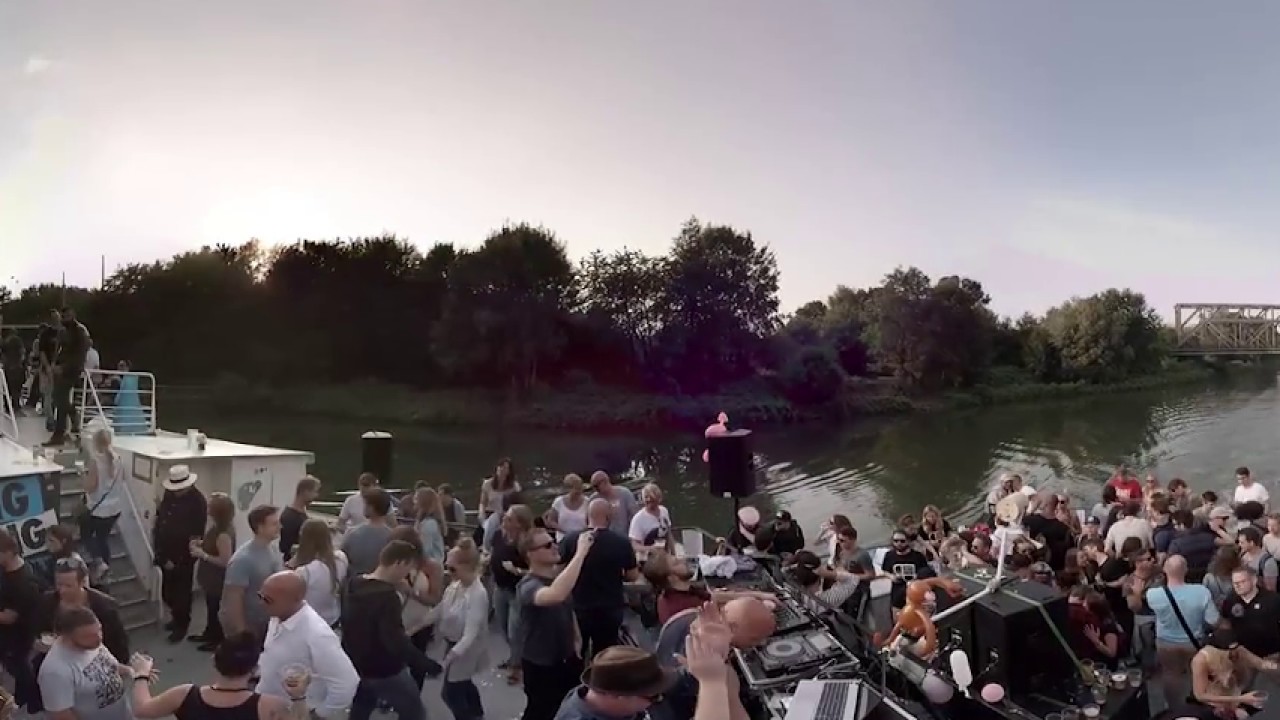 360° Video Bang Bang Boat 2016 - YouTube