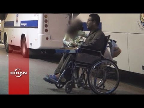 Tekerlekli sandalyeli dilenci zabıtayı görünce yürüdü