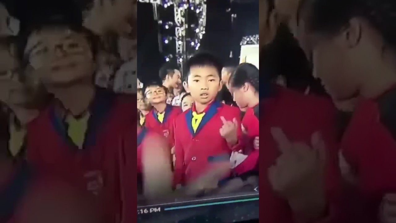 Boy Points MIDDLE FINGER At SG NDP 2017 on TV - YouTube