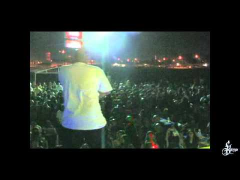 Lil Vanzo - Una Hyna Cabrona (En Vivo) - YouTube