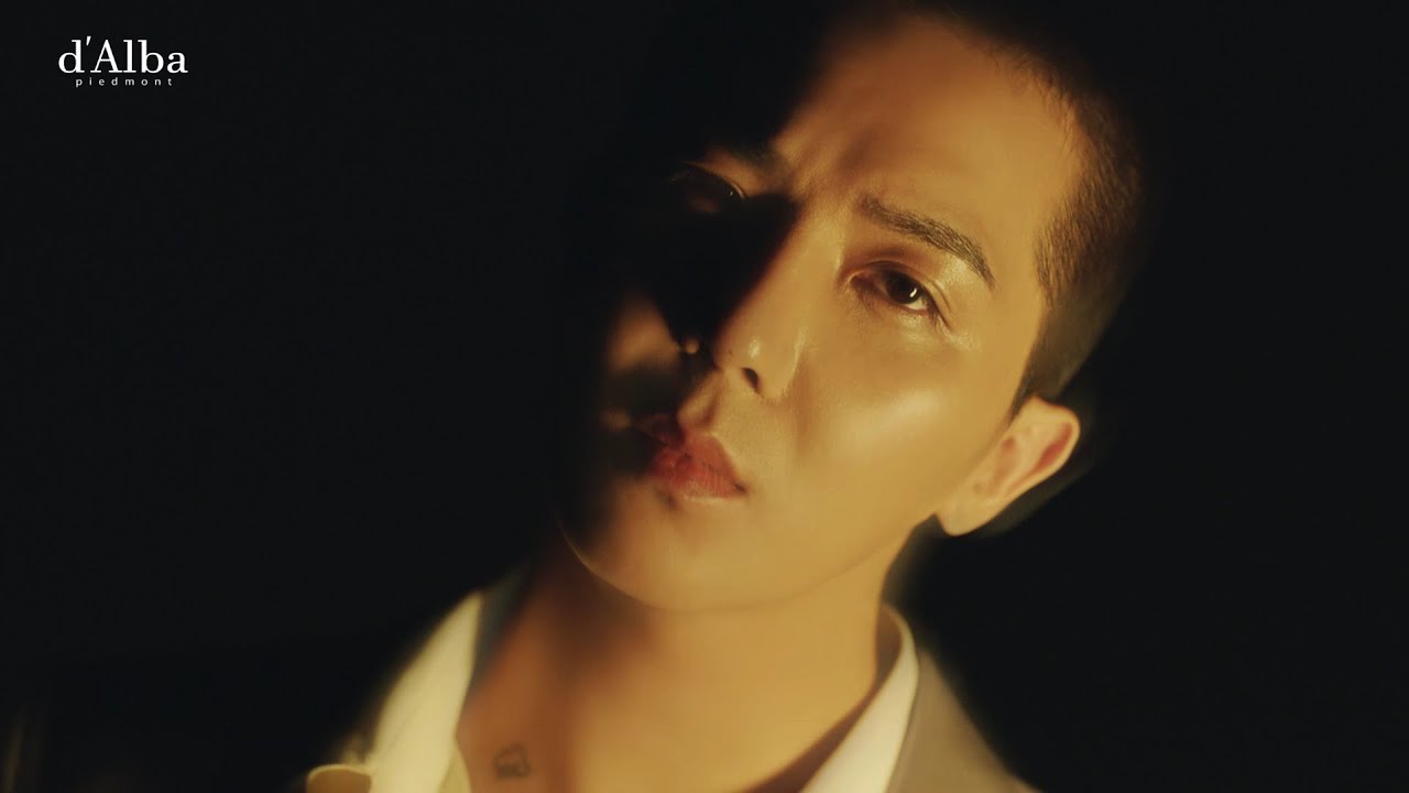 d'Albaㅣ달바 X 송민호 [끝없는 갈증, 세럼을 스프레이하다] – 프리미엄 비건 세럼 (30' ver.) - YouTube