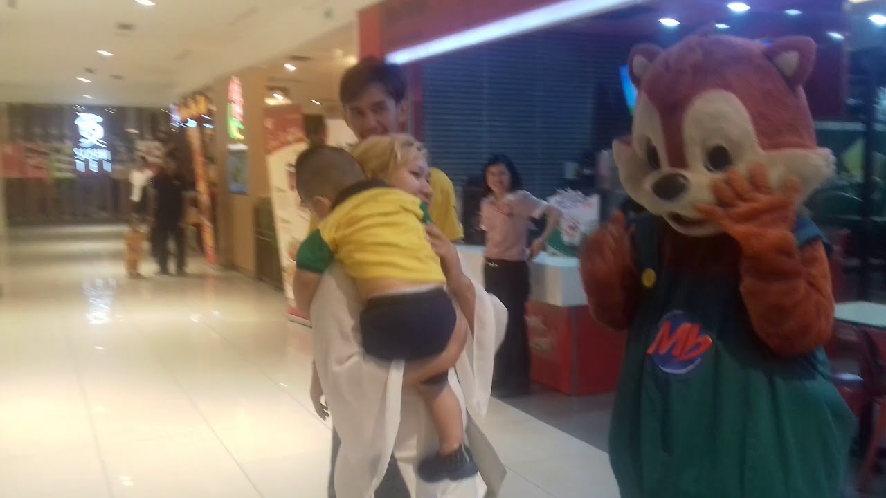 Marrybrown chipmunk dance in malaysia - YouTube