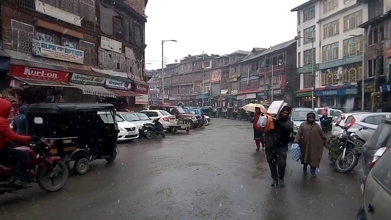 Fresh Snowfall In Srinagar - YouTube