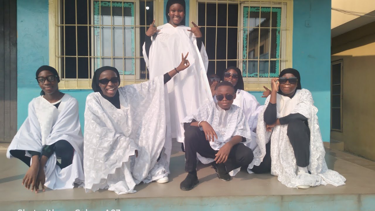 Omo baba dance by secondary school students [THS] part 3 - YouTube