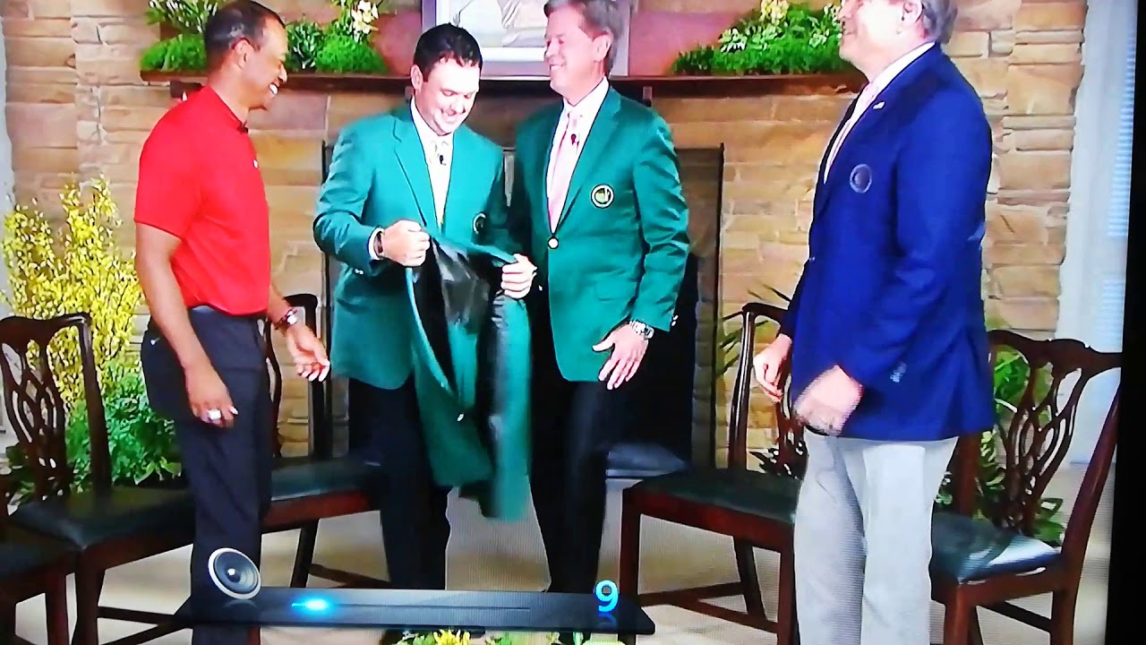 Tiger Woods receives 5th Green Jacket, Masters 2019 - YouTube