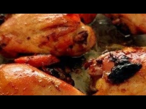 Frango assado simples e fácil de fazer acompanhado com uma farofa ...