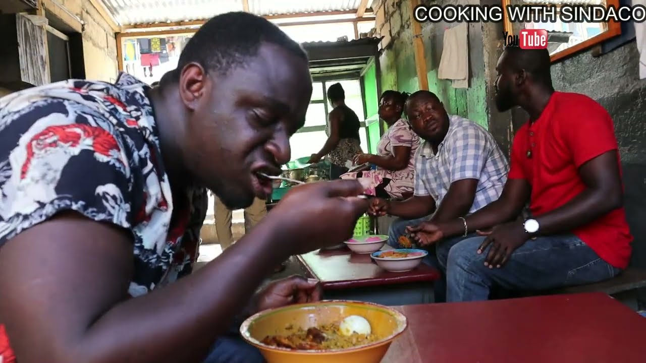 Trying the Best RED RED Gob3 joint In Takoradi !! Gari & Bean Joint ...