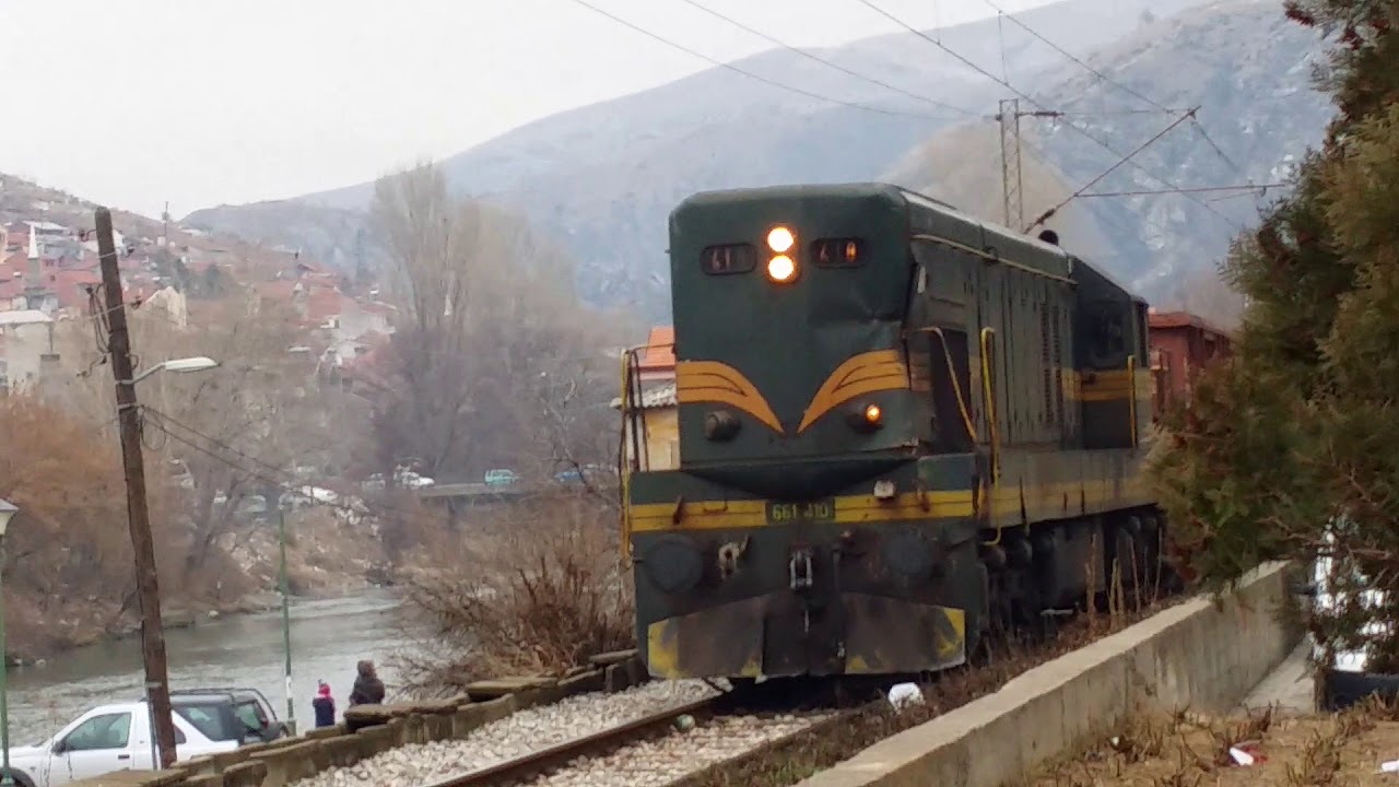 Diesel locomotive 661-410 moving slowly in Veles, Macedonia - YouTube