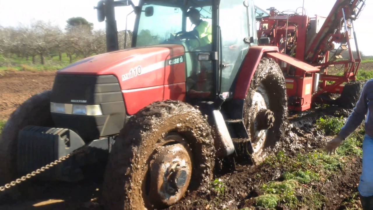 Pulling out a bogged tractor - YouTube