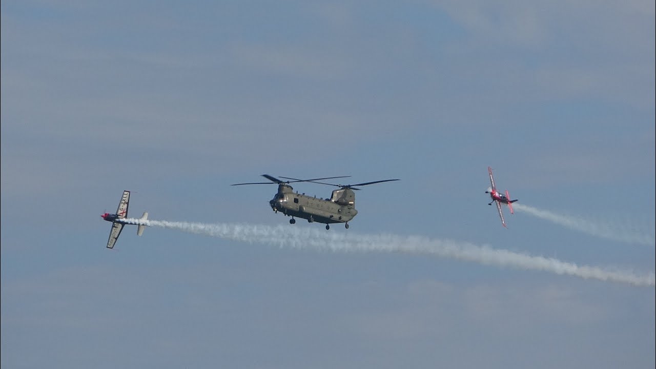 The blades and RAF Chinook flypast together! Including awesome break ...