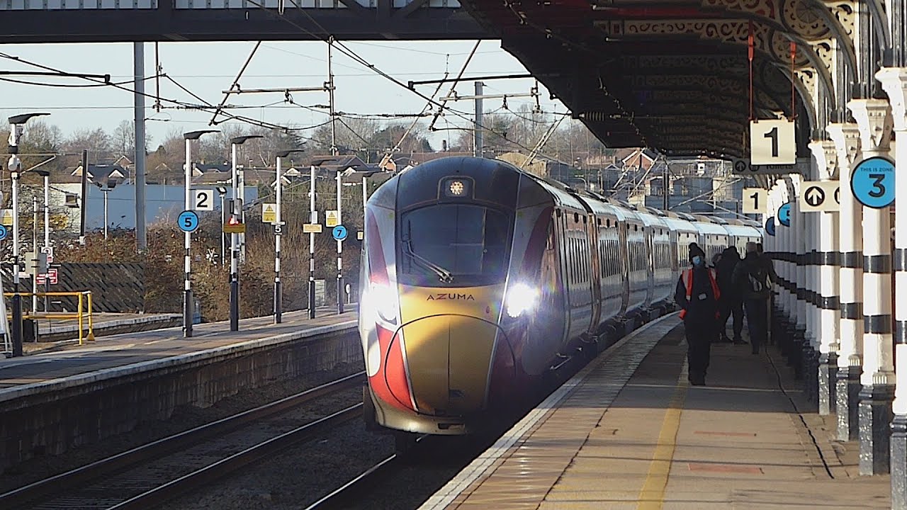 LNER 'Azuma' accelerates through Grantham (4/1/22) - YouTube