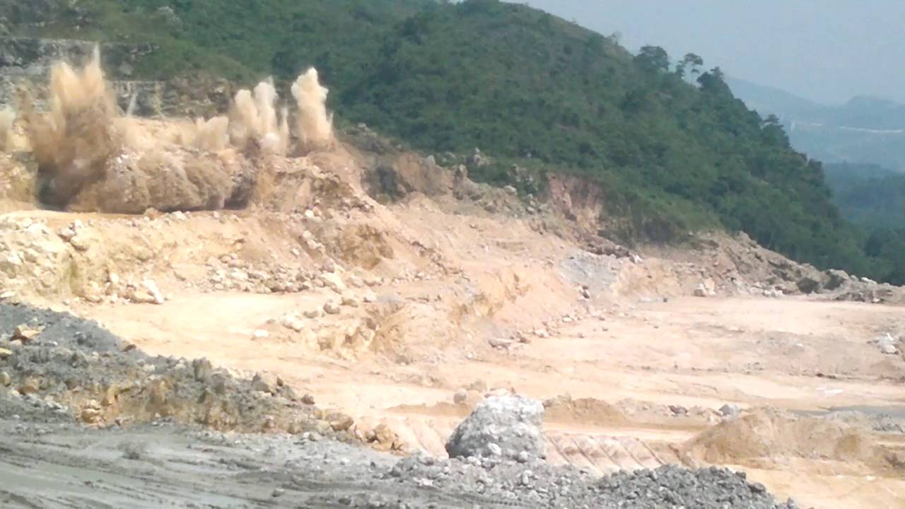 Limestone blasting 2014 04 01 - YouTube