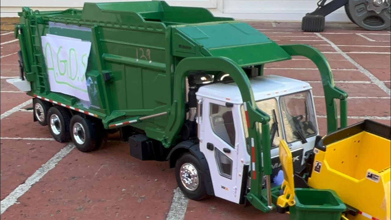 Custom Mack LR curotto can on trash - YouTube