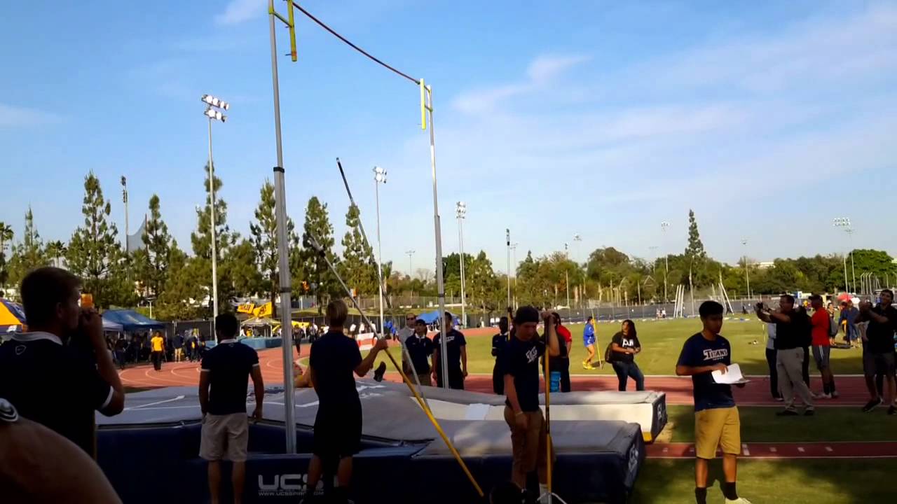 Conner Rouse 5.25m Long Beach State Pole Vault 2015 - YouTube