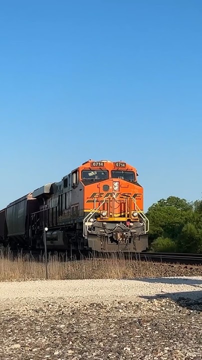 Loud DPU on very fast BNSF Grain train!! #bnsf #train #bnsftrains #bnsfrailway - YouTube