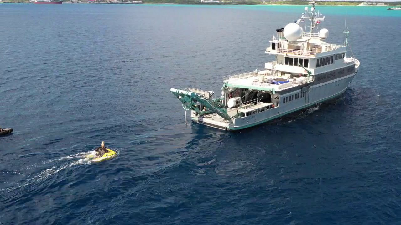 MV Alucia Submersible Recovery in 1 minute - YouTube