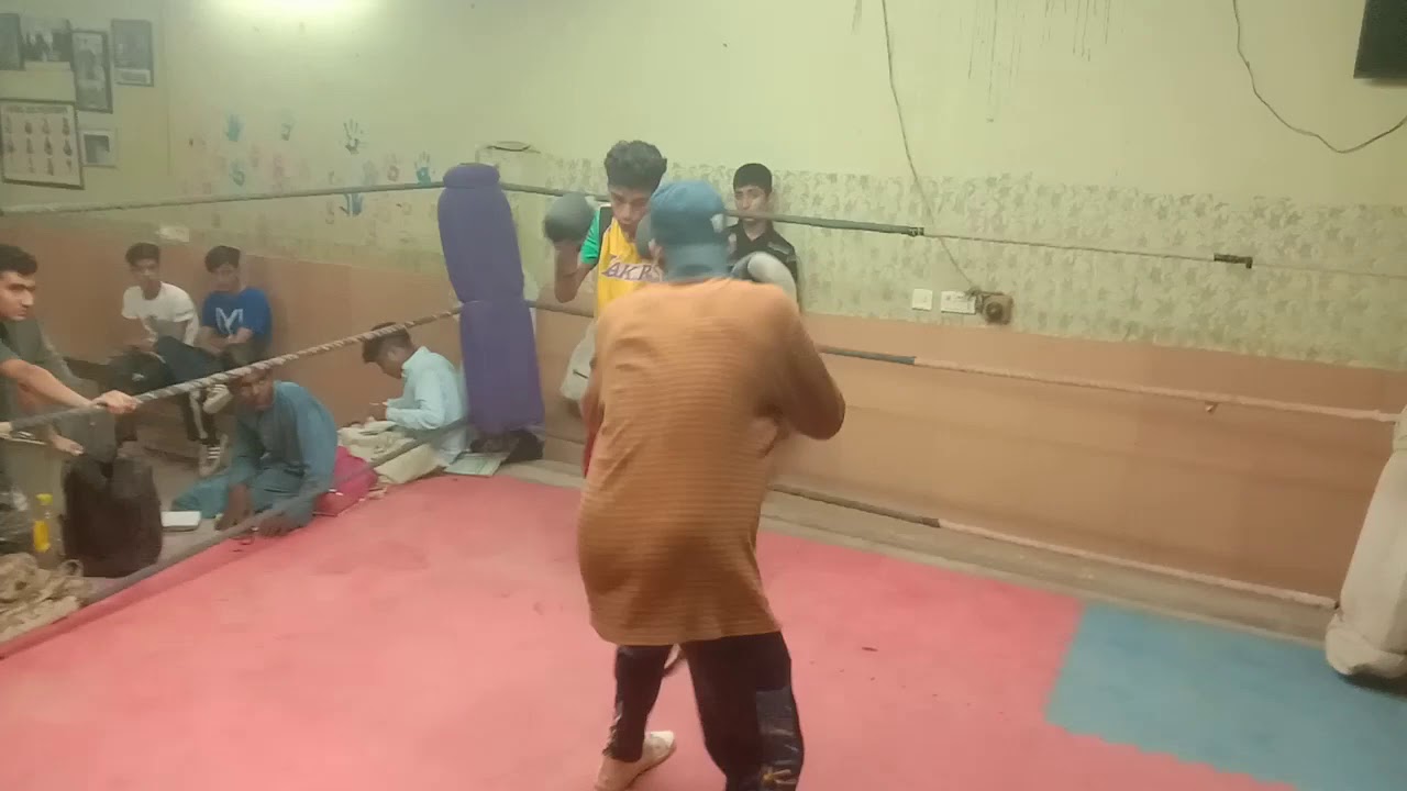 shayan khan vs hasnain boxer fighting pak shaheen boxing club - YouTube