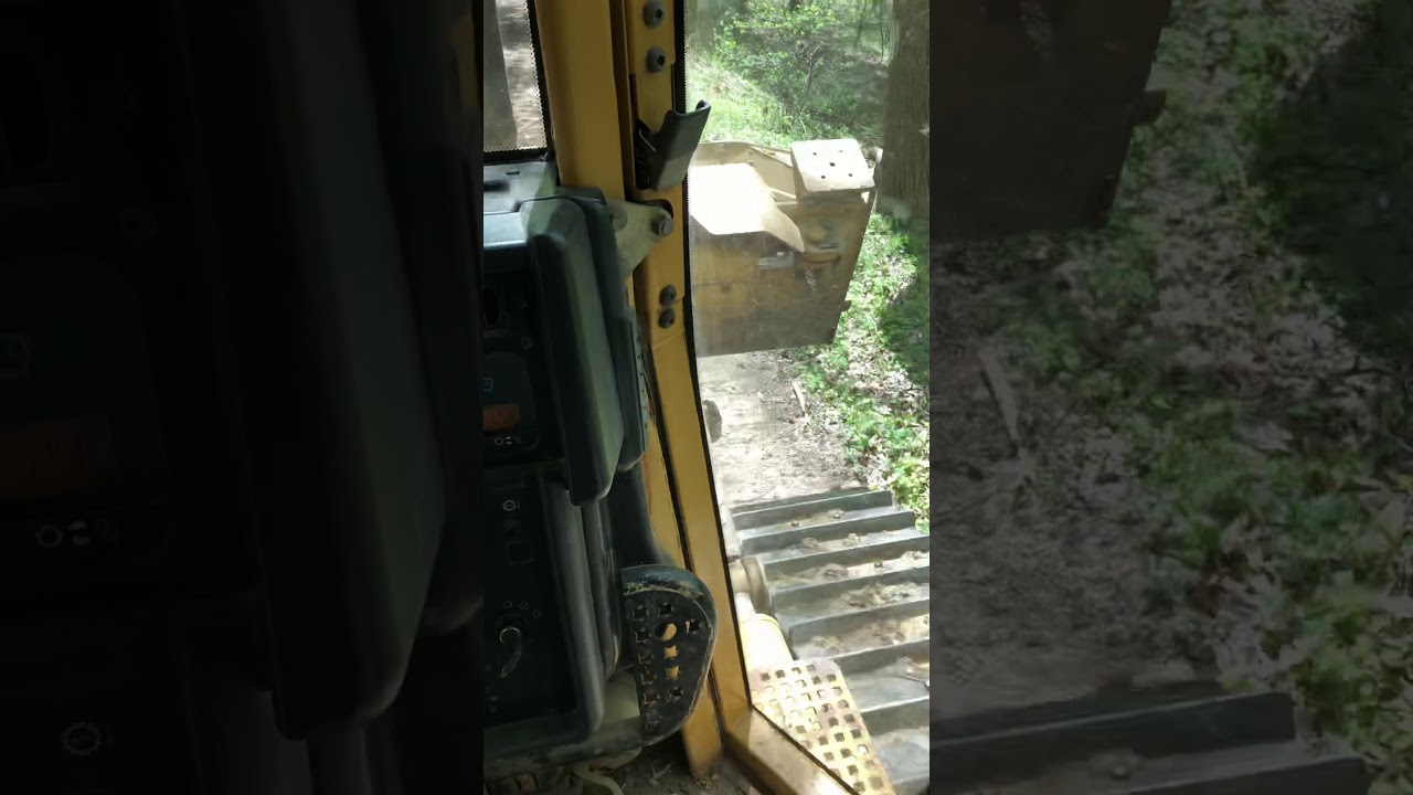 How to operate a bulldozer D5N - YouTube