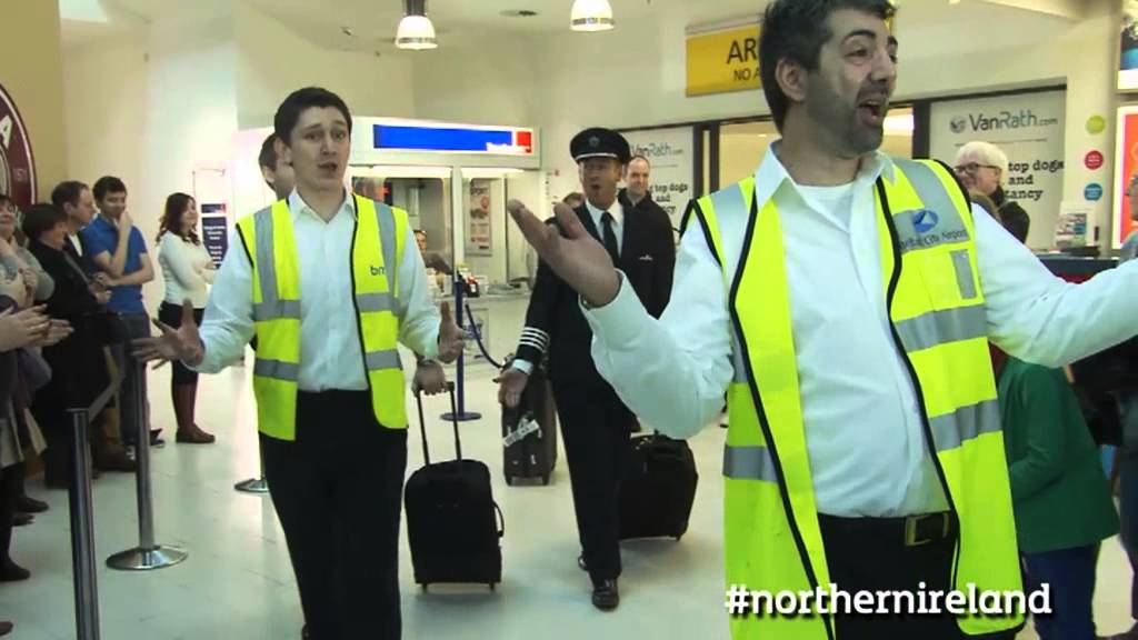 Flash Mob Choir: A special Northern Ireland welcome - this is how we do ...