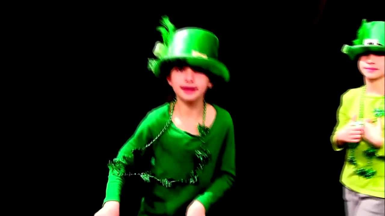 "How To Do The Leprechaun Dance" by Deaf twin girls in ASL - American ...