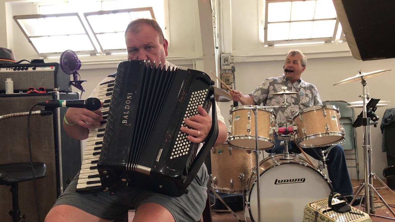 Larry Olsen Band playing “Green Green Grass of Home” at Bavarian Blast ...