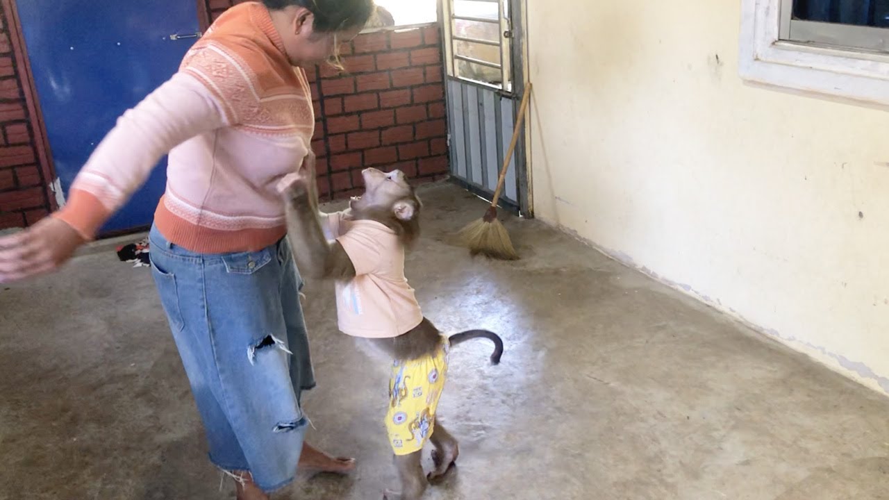 Hilarious Jason Uptight Run To Hug Mom After Got Reject Multiple Times ...