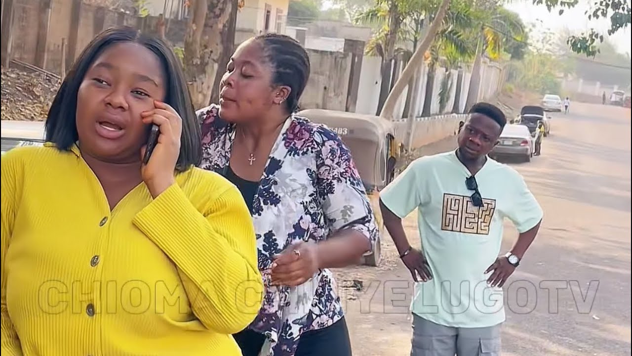 Pretty thief: she’s busy stealing from her while the lady is still ...