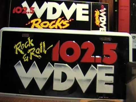 WDVE Christmas Songs Barking Dogs Jingle Bells - YouTube