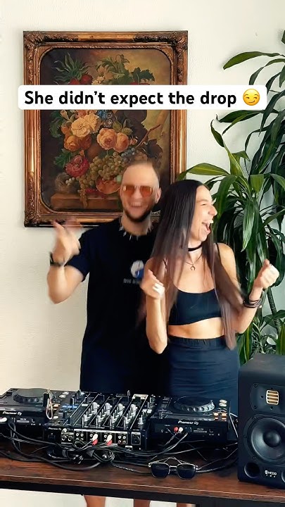 How to surprise your girlfriend 😅 [Hard Techno] - YouTube